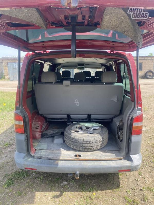 Red Volkswagen Transporter 2006 in Panevezys, with an engine capacity of 2.50 L and mileage of 411 thousand km for 2790 €, photo 5 on AUTOMOTO.COM.LV