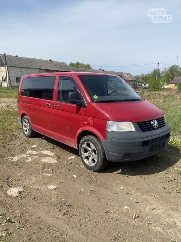 Sarkans Volkswagen Transporter 2006 Panevēža, ar dzinēja tilpumu 2.50 L un nobraukumu 411 tūkst. km par 2790 €, foto 2 vietnē AUTOMOTO.COM.LV