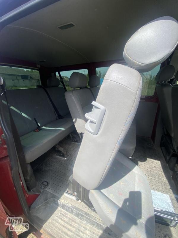 Sarkans Volkswagen Transporter 2006 Panevēža, ar dzinēja tilpumu 2.50 L un nobraukumu 411 tūkst. km par 2790 €, foto 6 vietnē AUTOMOTO.COM.LV