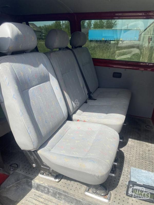 Sarkans Volkswagen Transporter 2006 Panevēža, ar dzinēja tilpumu 2.50 L un nobraukumu 411 tūkst. km par 2790 €, foto 9 vietnē AUTOMOTO.COM.LV