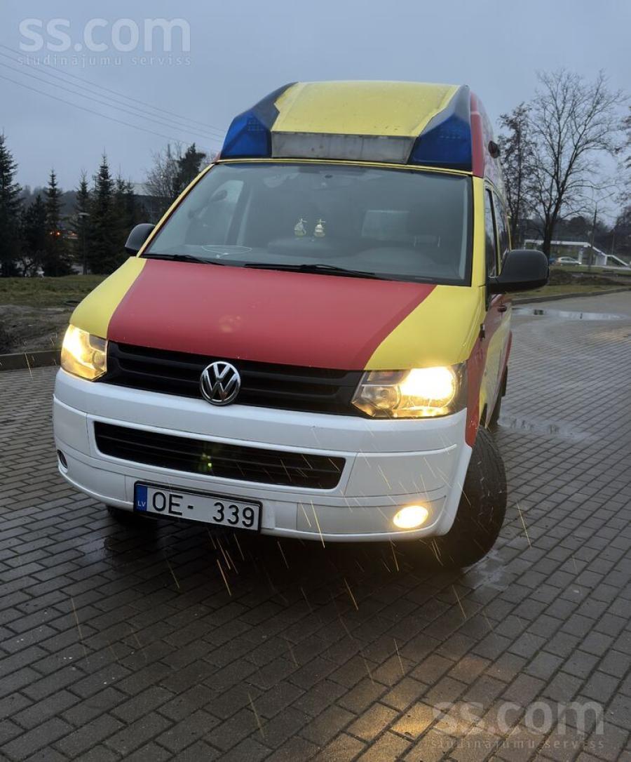 Red Volkswagen Transporter 2011 in Rezekne, with an engine capacity of 2.00 L and mileage of 303 thousand km for 6000 €, photo 10 on AUTOMOTO.COM.LV