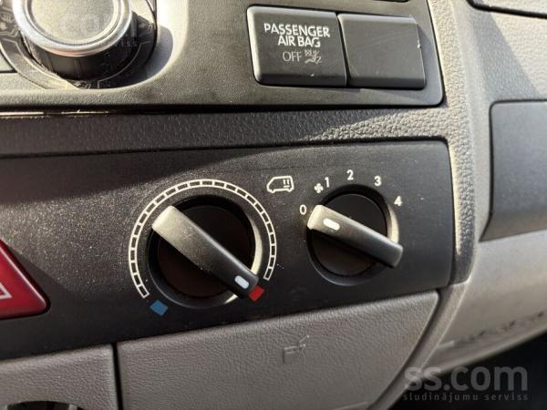 Sarkans Volkswagen Transporter 2011 Rīga, ar dzinēja tilpumu 2.00 L un nobraukumu 142 tūkst. km par 8600 €, foto 6 vietnē AUTOMOTO.COM.LV