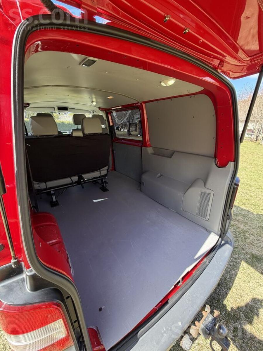 Red Volkswagen Transporter 2011 in Riga, with an engine capacity of 2.00 L and mileage of 142 thousand km for 8600 €, photo 15 on AUTOMOTO.COM.LV