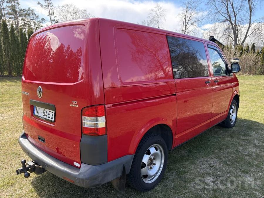 Red Volkswagen Transporter 2011 in Riga, with an engine capacity of 2.00 L and mileage of 142 thousand km for 8600 €, photo 21 on AUTOMOTO.COM.LV
