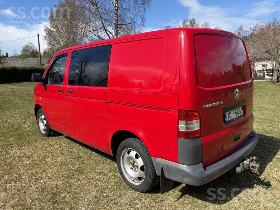 Red Volkswagen Transporter 2011 in Riga, with an engine capacity of 2.00 L and mileage of 142 thousand km for 8600 €, photo 22 on AUTOMOTO.COM.LV