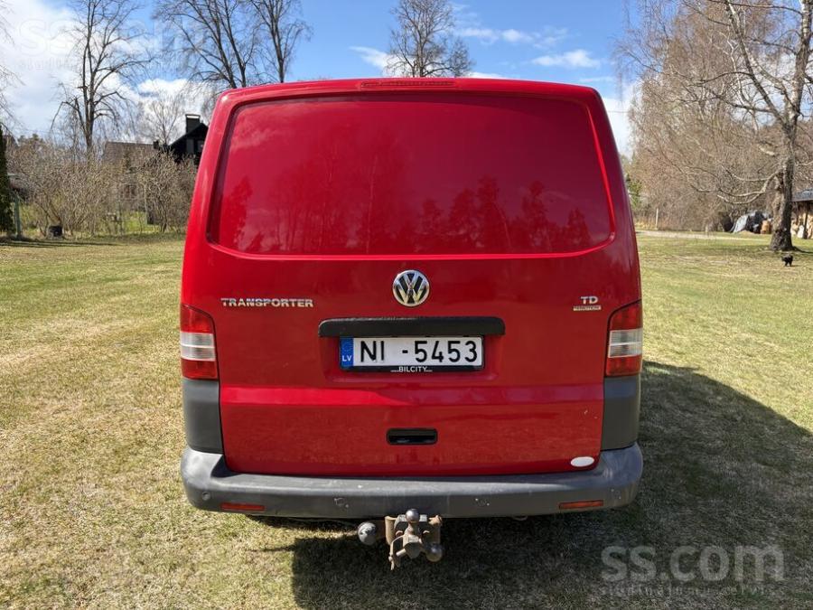 Red Volkswagen Transporter 2011 in Riga, with an engine capacity of 2.00 L and mileage of 142 thousand km for 8600 €, photo 23 on AUTOMOTO.COM.LV