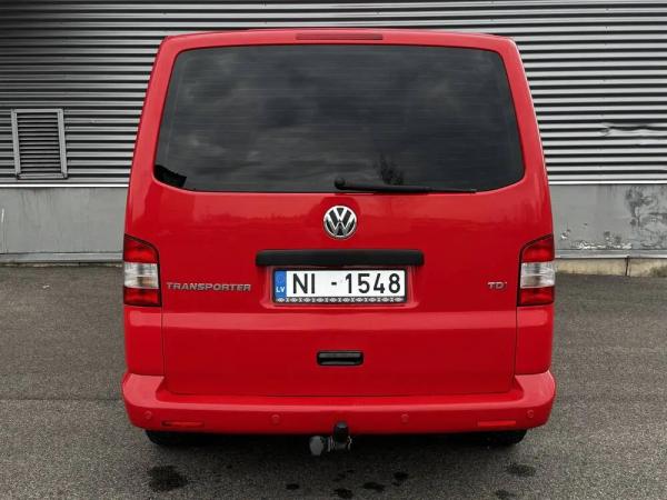 Red Volkswagen Transporter 2011 in Riga, with an engine capacity of 2.00 L and mileage of 248 thousand km for 11500 €, photo 4 on AUTOMOTO.COM.LV