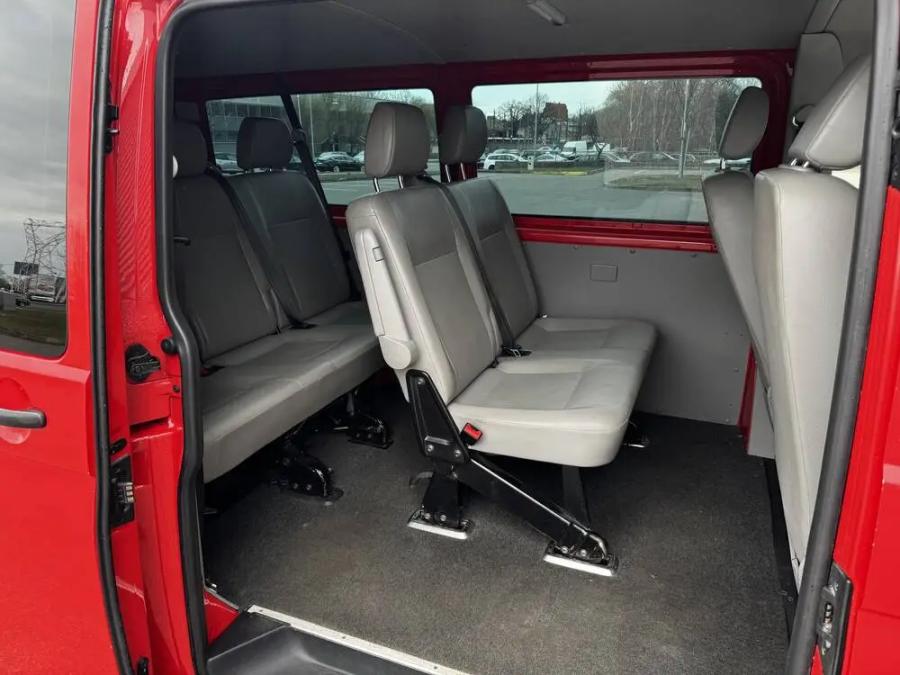 Sarkans Volkswagen Transporter 2011 Rīga, ar dzinēja tilpumu 2.00 L un nobraukumu 248 tūkst. km par 11500 €, foto 12 vietnē AUTOMOTO.COM.LV