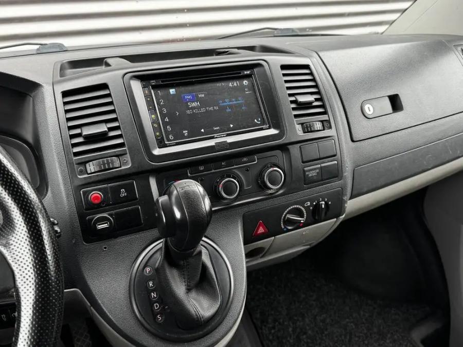 Sarkans Volkswagen Transporter 2011 Rīga, ar dzinēja tilpumu 2.00 L un nobraukumu 248 tūkst. km par 11500 €, foto 17 vietnē AUTOMOTO.COM.LV