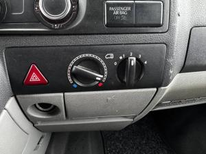 Sarkans Volkswagen Transporter 2011 Rīga, ar dzinēja tilpumu 2.00 L un nobraukumu 248 tūkst. km par 11500 €, foto 18 vietnē AUTOMOTO.COM.LV