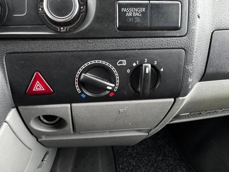 Sarkans Volkswagen Transporter 2011 Rīga, ar dzinēja tilpumu 2.00 L un nobraukumu 248 tūkst. km par 11500 €, foto 18 vietnē AUTOMOTO.COM.LV