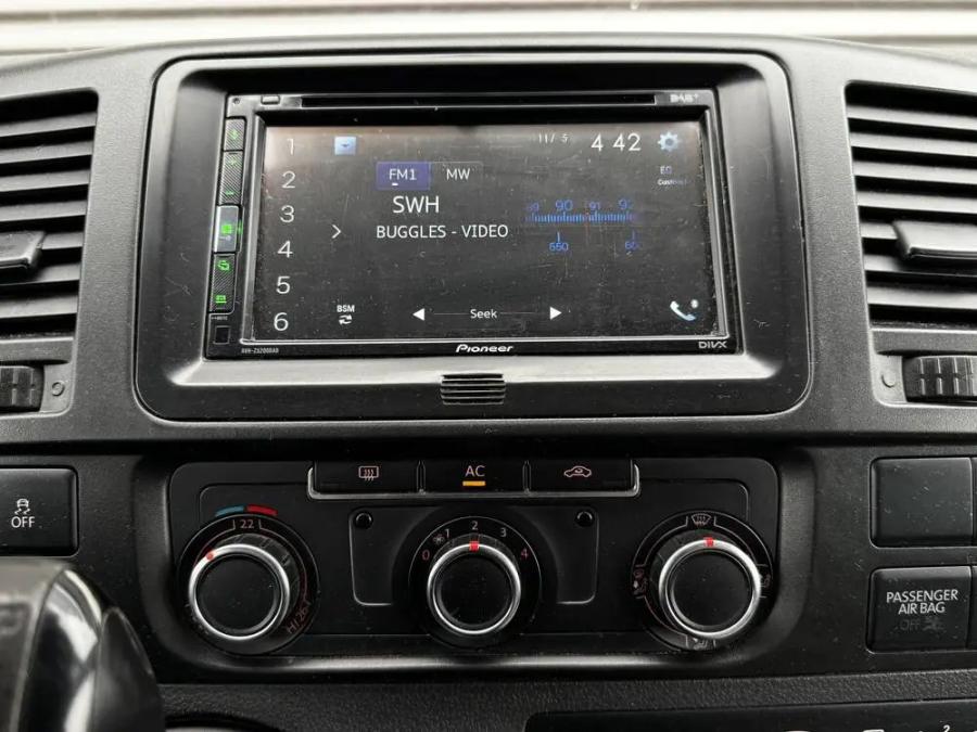 Sarkans Volkswagen Transporter 2011 Rīga, ar dzinēja tilpumu 2.00 L un nobraukumu 248 tūkst. km par 11500 €, foto 19 vietnē AUTOMOTO.COM.LV