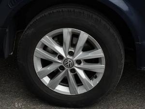 Sarkans Volkswagen Transporter 2011 Rīga, ar dzinēja tilpumu 2.00 L un nobraukumu 248 tūkst. km par 11500 €, foto 23 vietnē AUTOMOTO.COM.LV