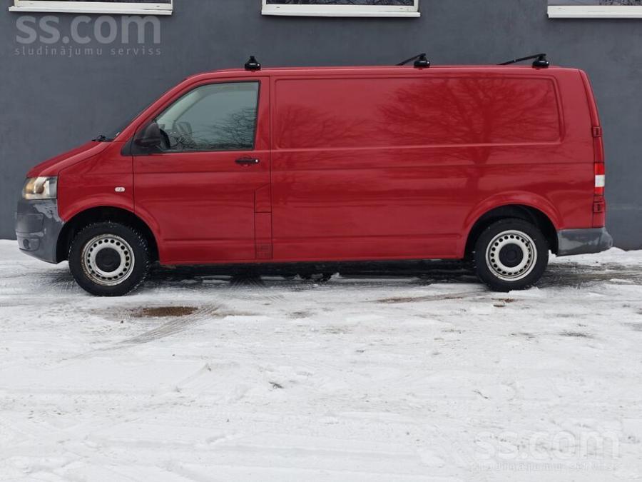 Red Volkswagen Transporter 2012 in Ogre, with an engine capacity of 2.00 L and mileage of 229 thousand km for 5990 €, photo 3 on AUTOMOTO.COM.LV