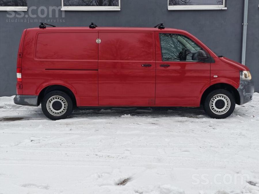 Red Volkswagen Transporter 2012 in Ogre, with an engine capacity of 2.00 L and mileage of 229 thousand km for 5990 €, photo 4 on AUTOMOTO.COM.LV
