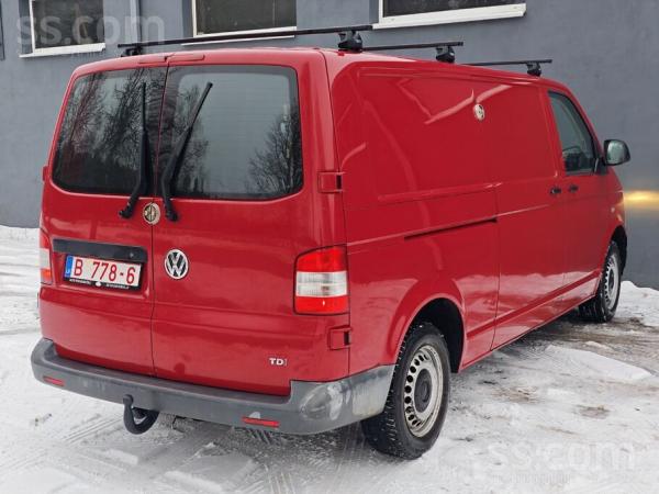Red Volkswagen Transporter 2012 in Ogre, with an engine capacity of 2.00 L and mileage of 229 thousand km for 5990 €, photo 5 on AUTOMOTO.COM.LV