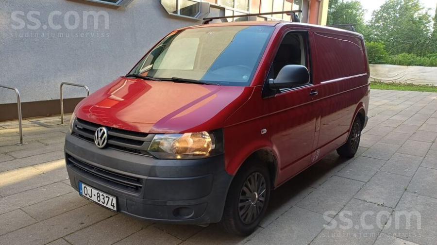 Red Volkswagen Transporter 2014 in Riga, with an engine capacity of 2.00 L and mileage of 232 thousand km for 9450 €, photo 1 on AUTOMOTO.COM.LV