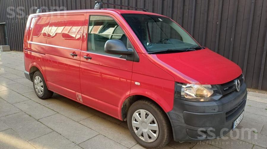 Red Volkswagen Transporter 2014 in Riga, with an engine capacity of 2.00 L and mileage of 232 thousand km for 9450 €, photo 3 on AUTOMOTO.COM.LV