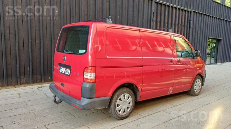 Red Volkswagen Transporter 2014 in Riga, with an engine capacity of 2.00 L and mileage of 232 thousand km for 9450 €, photo 4 on AUTOMOTO.COM.LV