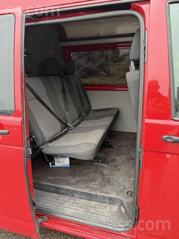 Red Volkswagen Transporter 2016 in Rezekne, with an engine capacity of 2.00 L and mileage of 405 thousand km for 11400 €, photo 5 on AUTOMOTO.COM.LV