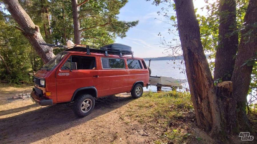Red Volkswagen Transporter 1990 in Vilnius, with an engine capacity of 1.90 L and mileage of 360 thousand km for 21000 €, photo 1 on AUTOMOTO.COM.LV