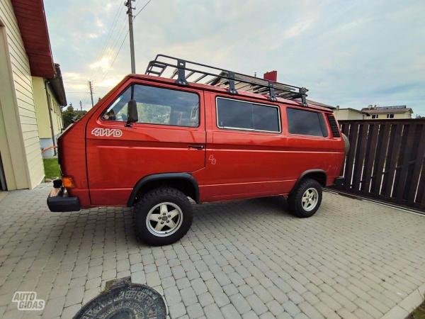 Red Volkswagen Transporter 1990 in Vilnius, with an engine capacity of 1.90 L and mileage of 360 thousand km for 21000 €, photo 2 on AUTOMOTO.COM.LV