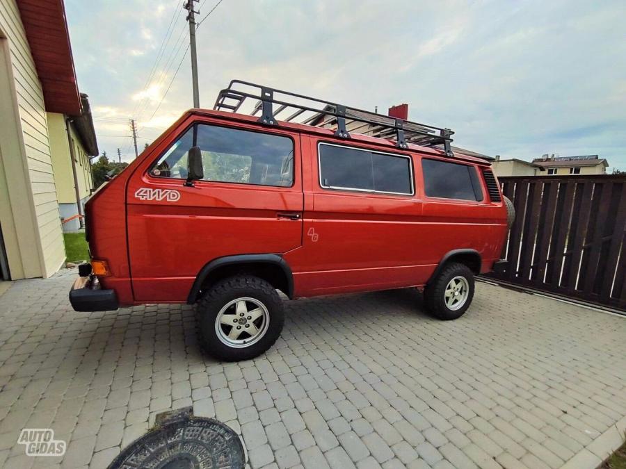 Red Volkswagen Transporter 1990 in Vilnius, with an engine capacity of 1.90 L and mileage of 360 thousand km for 21000 €, photo 3 on AUTOMOTO.COM.LV