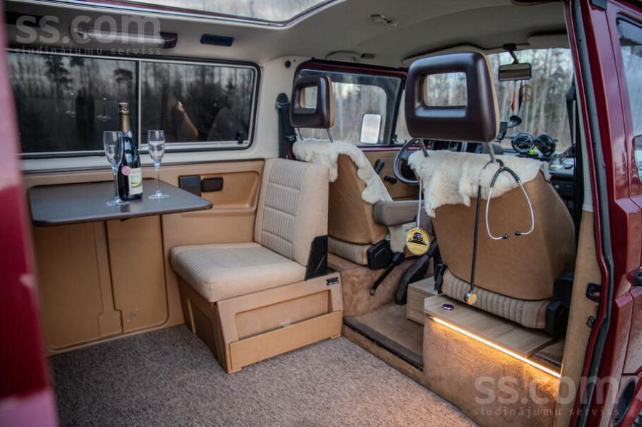 Sarkans Volkswagen Transporter 1990 Rīga, ar dzinēja tilpumu 1.90 L un nobraukumu 0 tūkst. km par 12000 €, foto 12 vietnē AUTOMOTO.COM.LV