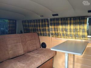Sarkans Volkswagen Transporter 1990 Viļņa, ar dzinēja tilpumu 1.90 L un nobraukumu 360 tūkst. km par 21000 €, foto 9 vietnē AUTOMOTO.COM.LV