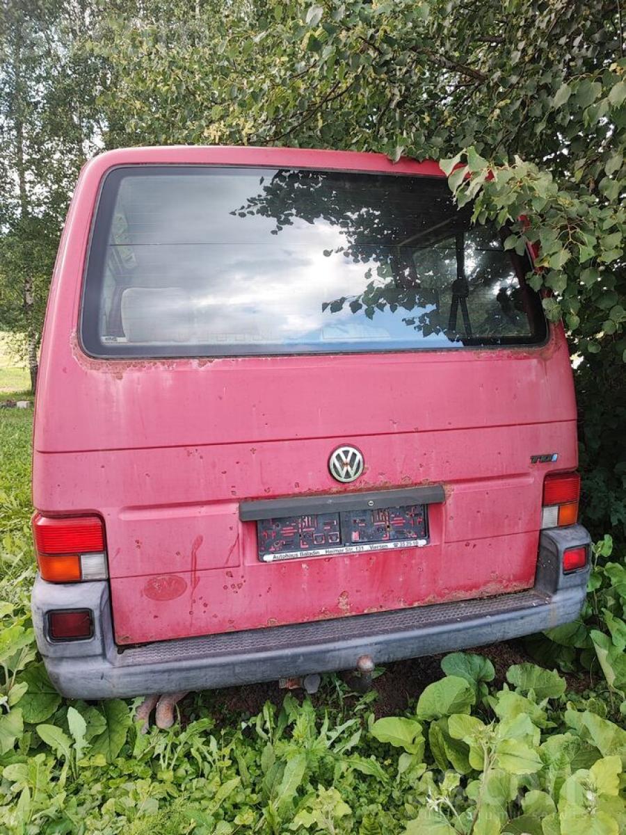 Red Volkswagen Transporter 1997 in Riga, with an engine capacity of 2.50 L and mileage of 0 thousand km for 800 €, photo 3 on AUTOMOTO.COM.LV