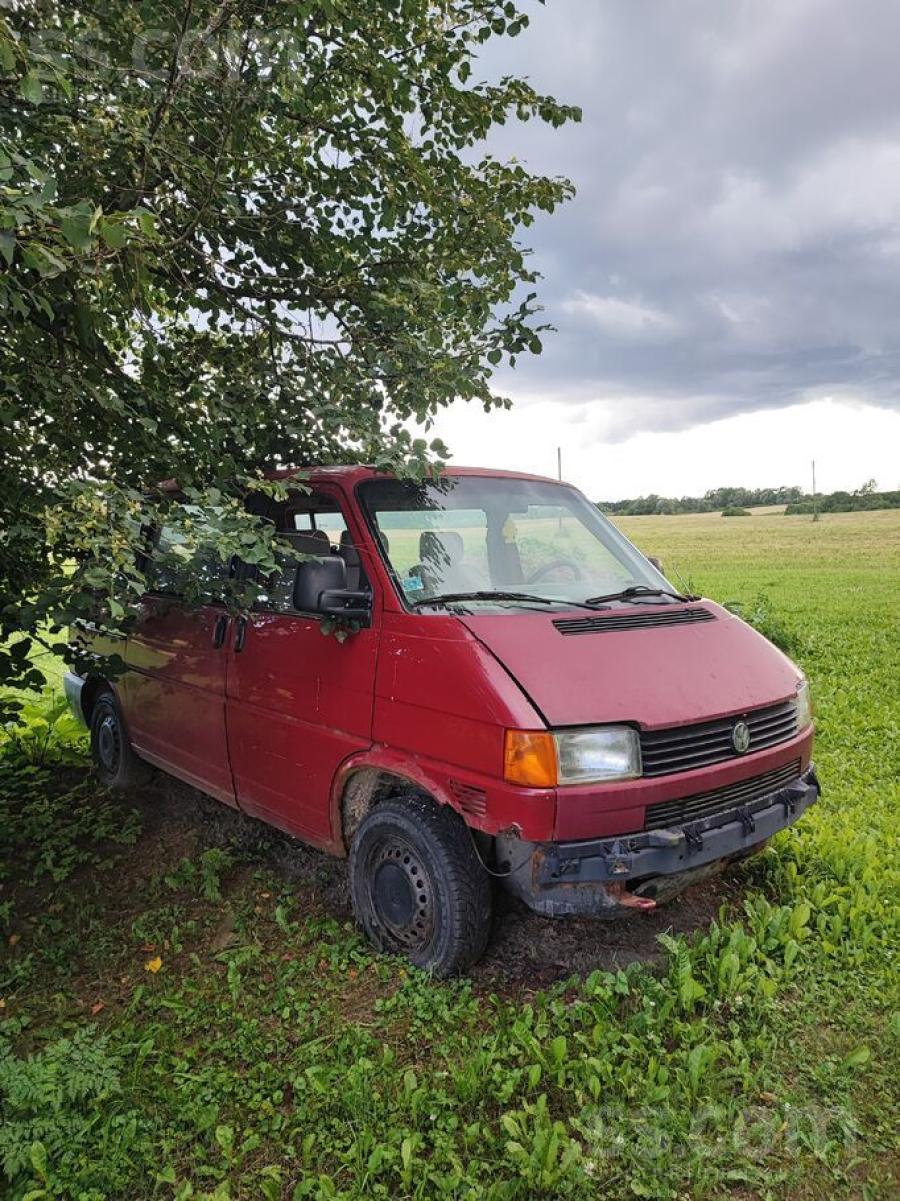 Red Volkswagen Transporter 1997 in Riga, with an engine capacity of 2.50 L and mileage of 0 thousand km for 800 €, photo 5 on AUTOMOTO.COM.LV