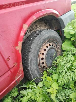 Red Volkswagen Transporter 1997 in Riga, with an engine capacity of 2.50 L and mileage of 0 thousand km for 800 €, photo 10 on AUTOMOTO.COM.LV