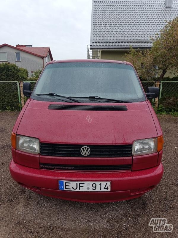 Red Volkswagen Transporter 1999 in Alytus, with an engine capacity of 2.50 L and mileage of 366 thousand km for 1690 €, photo 2 on AUTOMOTO.COM.LV