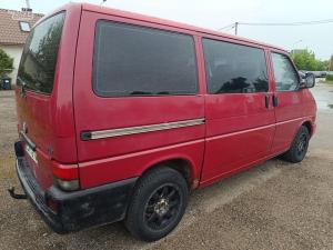 Sarkans Volkswagen Transporter 1999 Alīta, ar dzinēja tilpumu 2.50 L un nobraukumu 366 tūkst. km par 1690 €, foto 5 vietnē AUTOMOTO.COM.LV