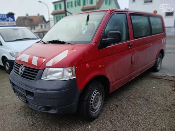 Red Volkswagen Transporter 2008 in Vilnius, with an engine capacity of 2.50 L and mileage of 305 thousand km for 7050 €, photo 1 on AUTOMOTO.COM.LV