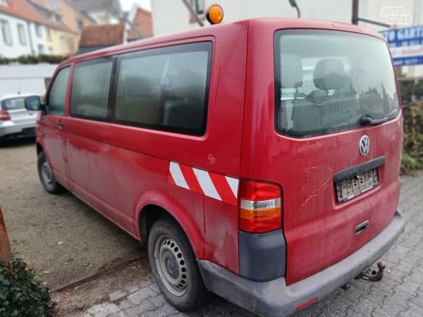 Red Volkswagen Transporter 2008 in Vilnius, with an engine capacity of 2.50 L and mileage of 305 thousand km for 7050 €, photo 4 on AUTOMOTO.COM.LV