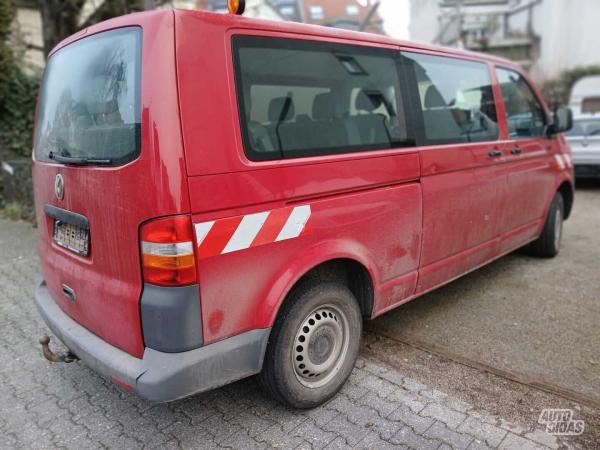 Red Volkswagen Transporter 2008 in Vilnius, with an engine capacity of 2.50 L and mileage of 305 thousand km for 7050 €, photo 5 on AUTOMOTO.COM.LV