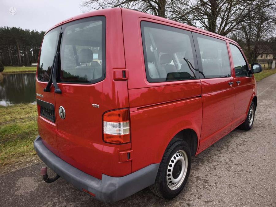 Red Volkswagen Transporter 2010 in Varena, with an engine capacity of 2.00 L and mileage of 227 thousand km for 9200 €, photo 5 on AUTOMOTO.COM.LV