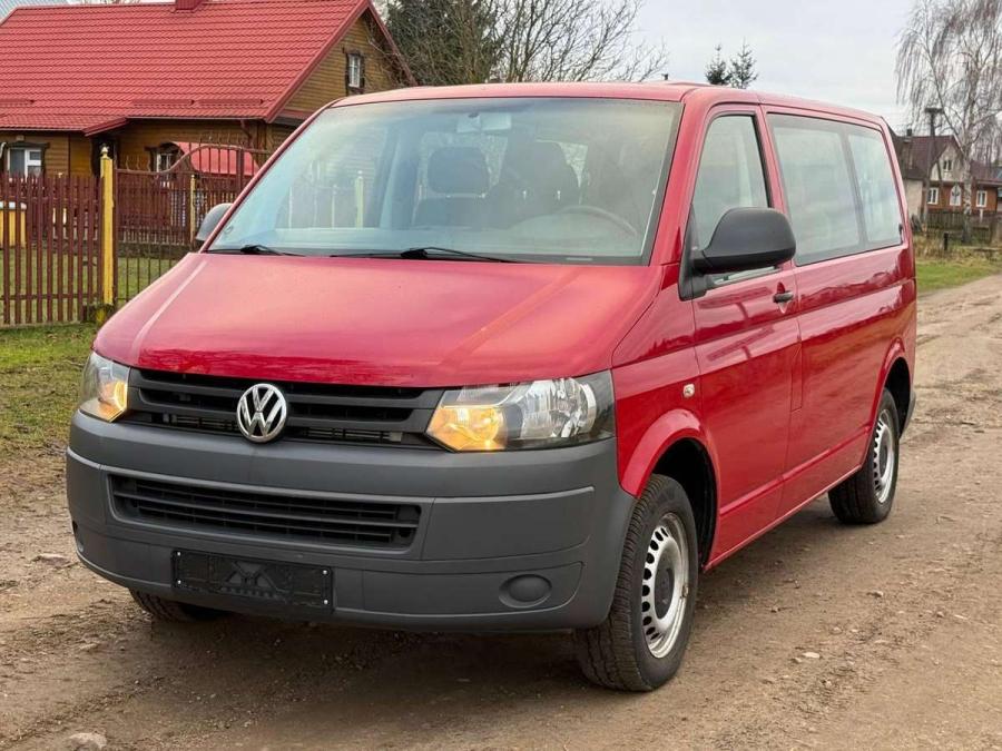 Sarkans Volkswagen Transporter 2012 Viļņa, ar dzinēja tilpumu 2.00 L un nobraukumu 261 tūkst. km par 9300 €, foto 1 vietnē AUTOMOTO.COM.LV
