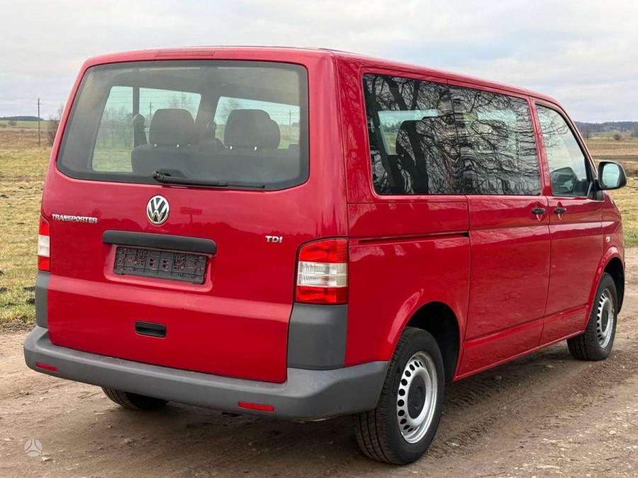 Sarkans Volkswagen Transporter 2012 Viļņa, ar dzinēja tilpumu 2.00 L un nobraukumu 261 tūkst. km par 9300 €, foto 4 vietnē AUTOMOTO.COM.LV