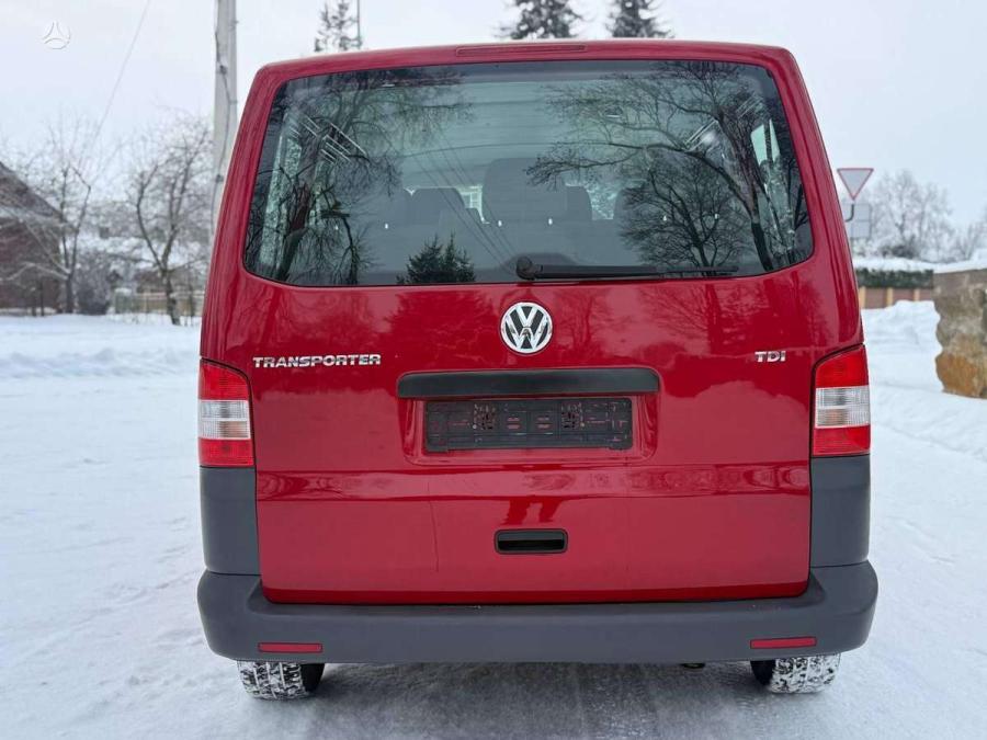 Red Volkswagen Transporter 2012 in Vilnius, with an engine capacity of 2.00 L and mileage of 261 thousand km for 8900 €, photo 4 on AUTOMOTO.COM.LV