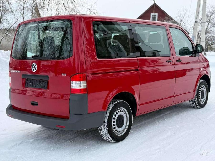 Red Volkswagen Transporter 2012 in Vilnius, with an engine capacity of 2.00 L and mileage of 261 thousand km for 8900 €, photo 5 on AUTOMOTO.COM.LV