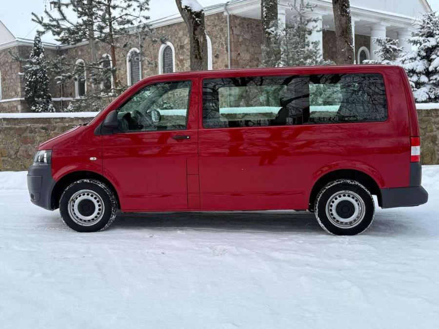 Red Volkswagen Transporter 2012 in Vilnius, with an engine capacity of 2.00 L and mileage of 261 thousand km for 8900 €, photo 7 on AUTOMOTO.COM.LV