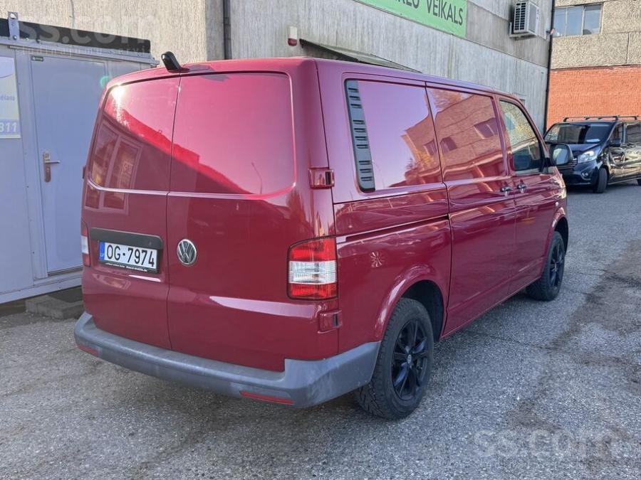 Red Volkswagen Transporter 2013 in Daugavpils, with an engine capacity of 2.00 L and mileage of 0 thousand km for 9100 €, photo 7 on AUTOMOTO.COM.LV