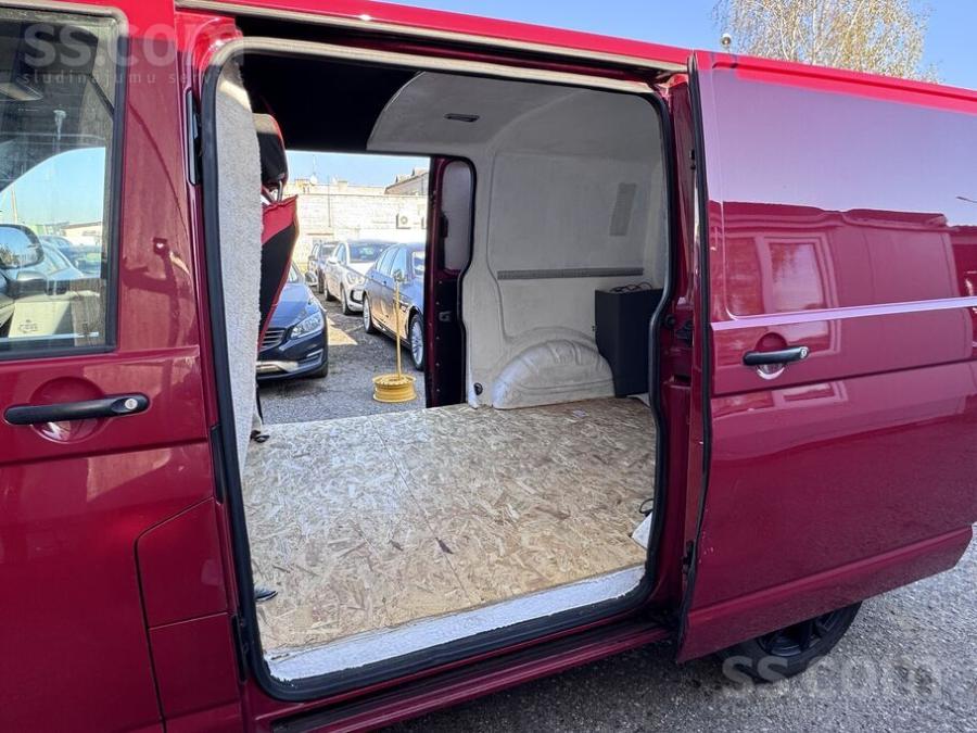Red Volkswagen Transporter 2013 in Daugavpils, with an engine capacity of 2.00 L and mileage of 0 thousand km for 9100 €, photo 10 on AUTOMOTO.COM.LV