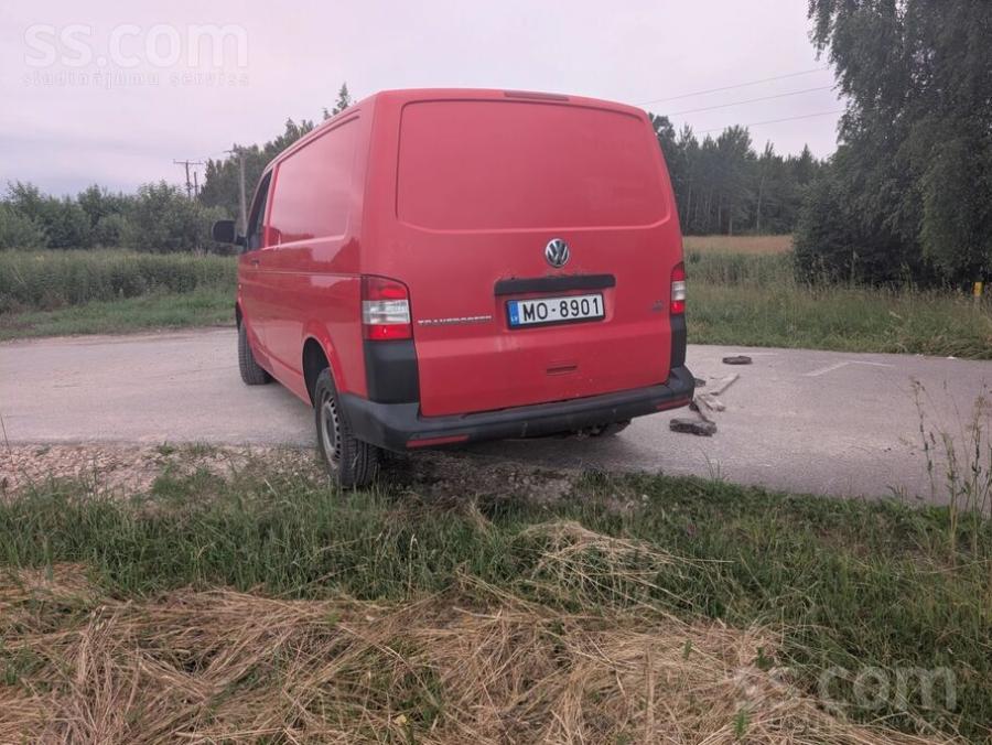 Sarkans Volkswagen Transporter 2013 Rīga, ar dzinēja tilpumu 2.00 L un nobraukumu 465 tūkst. km par 4000 €, foto 5 vietnē AUTOMOTO.COM.LV