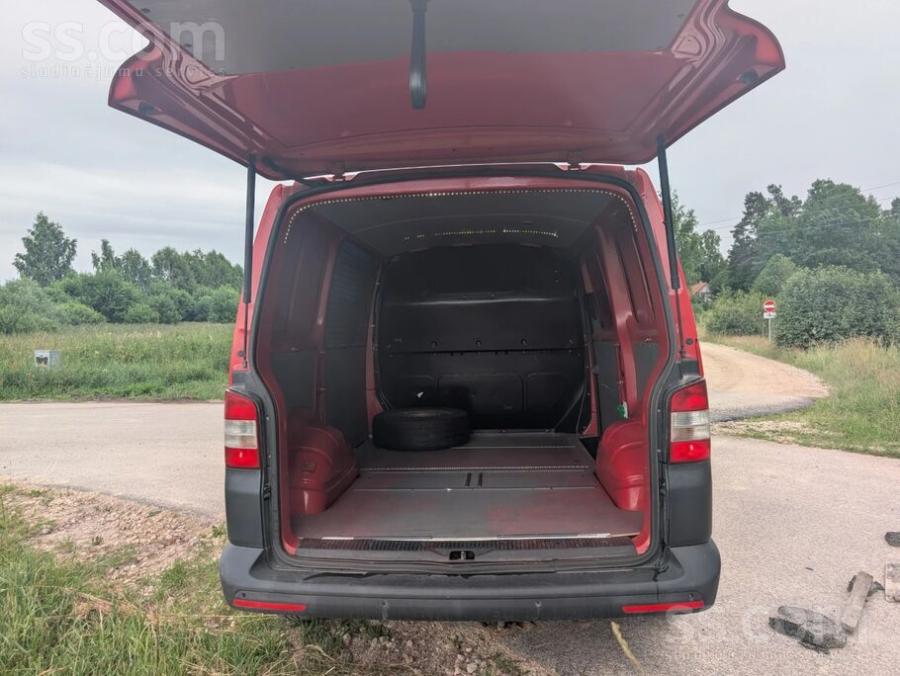 Sarkans Volkswagen Transporter 2013 Rīga, ar dzinēja tilpumu 2.00 L un nobraukumu 465 tūkst. km par 4000 €, foto 7 vietnē AUTOMOTO.COM.LV