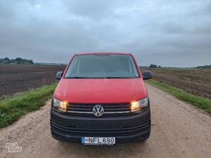 Red Volkswagen Transporter 2018 in Marijampole, with an engine capacity of 2.00 L and mileage of 98 thousand km for 11450 €, photo 2 on AUTOMOTO.COM.LV