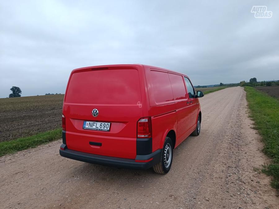 Red Volkswagen Transporter 2018 in Marijampole, with an engine capacity of 2.00 L and mileage of 98 thousand km for 11450 €, photo 4 on AUTOMOTO.COM.LV