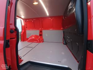 Red Volkswagen Transporter 2018 in Marijampole, with an engine capacity of 2.00 L and mileage of 98 thousand km for 11450 €, photo 10 on AUTOMOTO.COM.LV